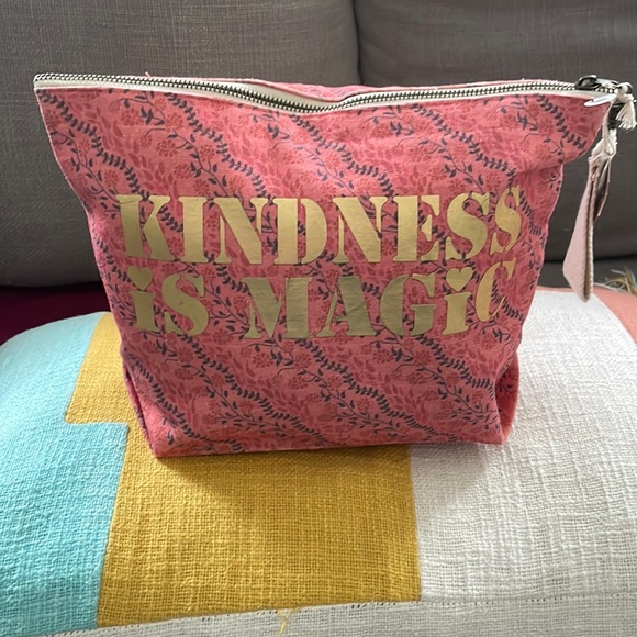 NATURAL LIFE | Accessories | Nwt Large Natural Life Pouch | Poshmark